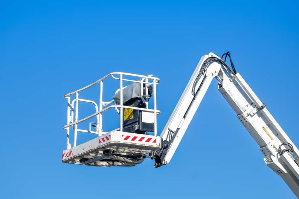 Window Washer Dies after Bucket Truck Hits Power Lines | Berger & Green